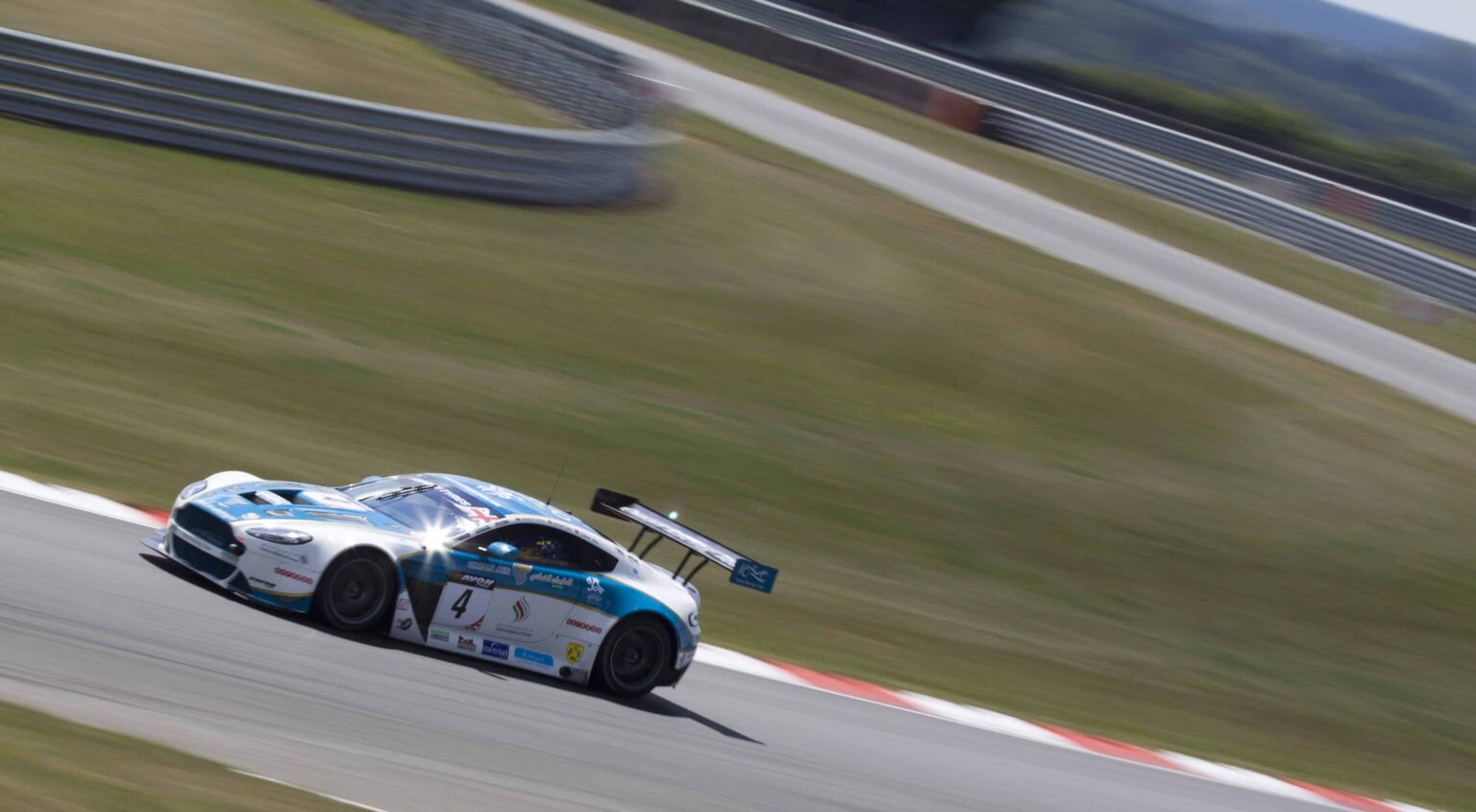 How to take lifelike photos in Assetto Corsa Competizione | Traxion