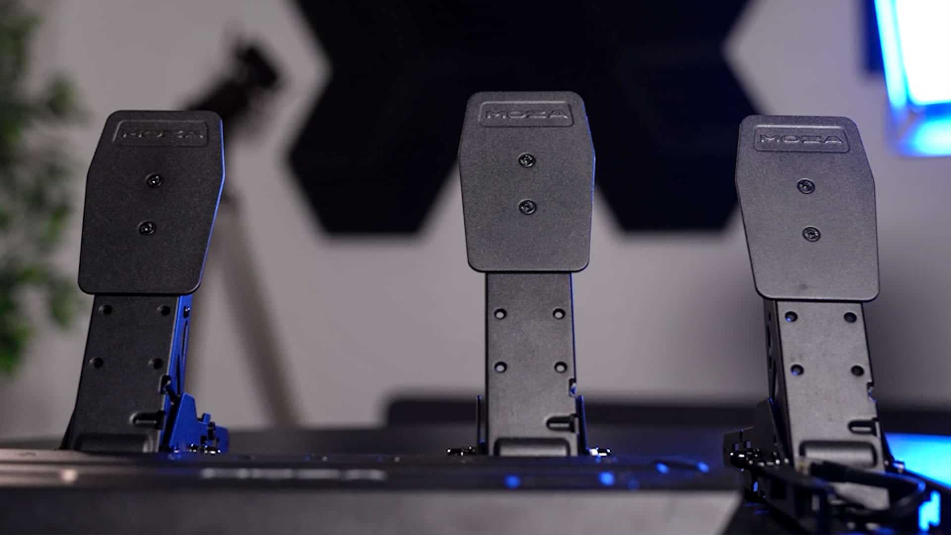 MOZA R5 Simulator Bundle review: Truly tackling the competition | Traxion