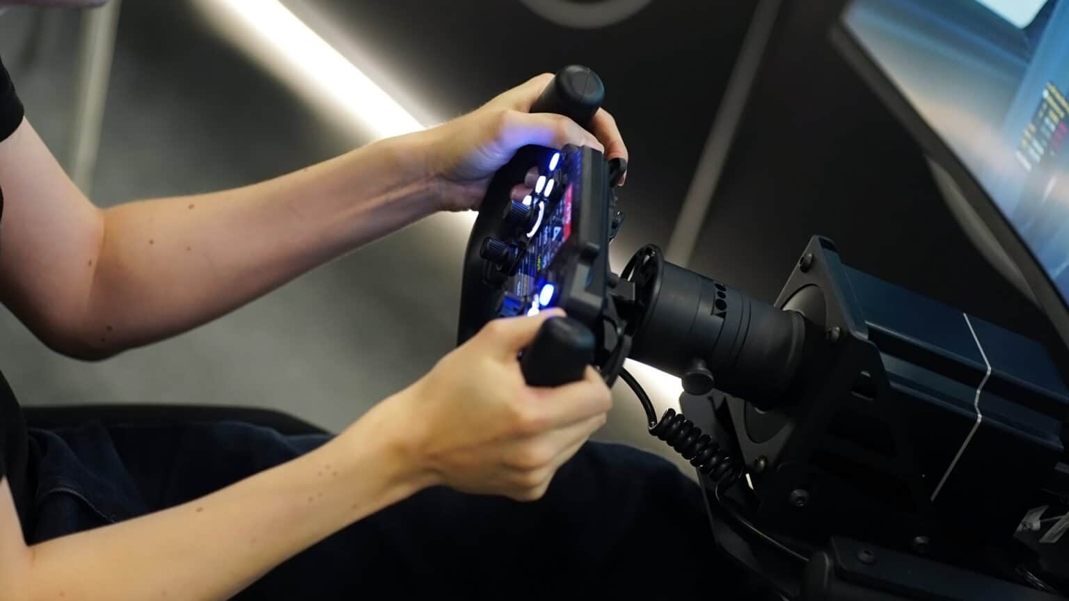 The P1Sim Arnage steering wheel has a portrait screen like your smartphone | Traxion