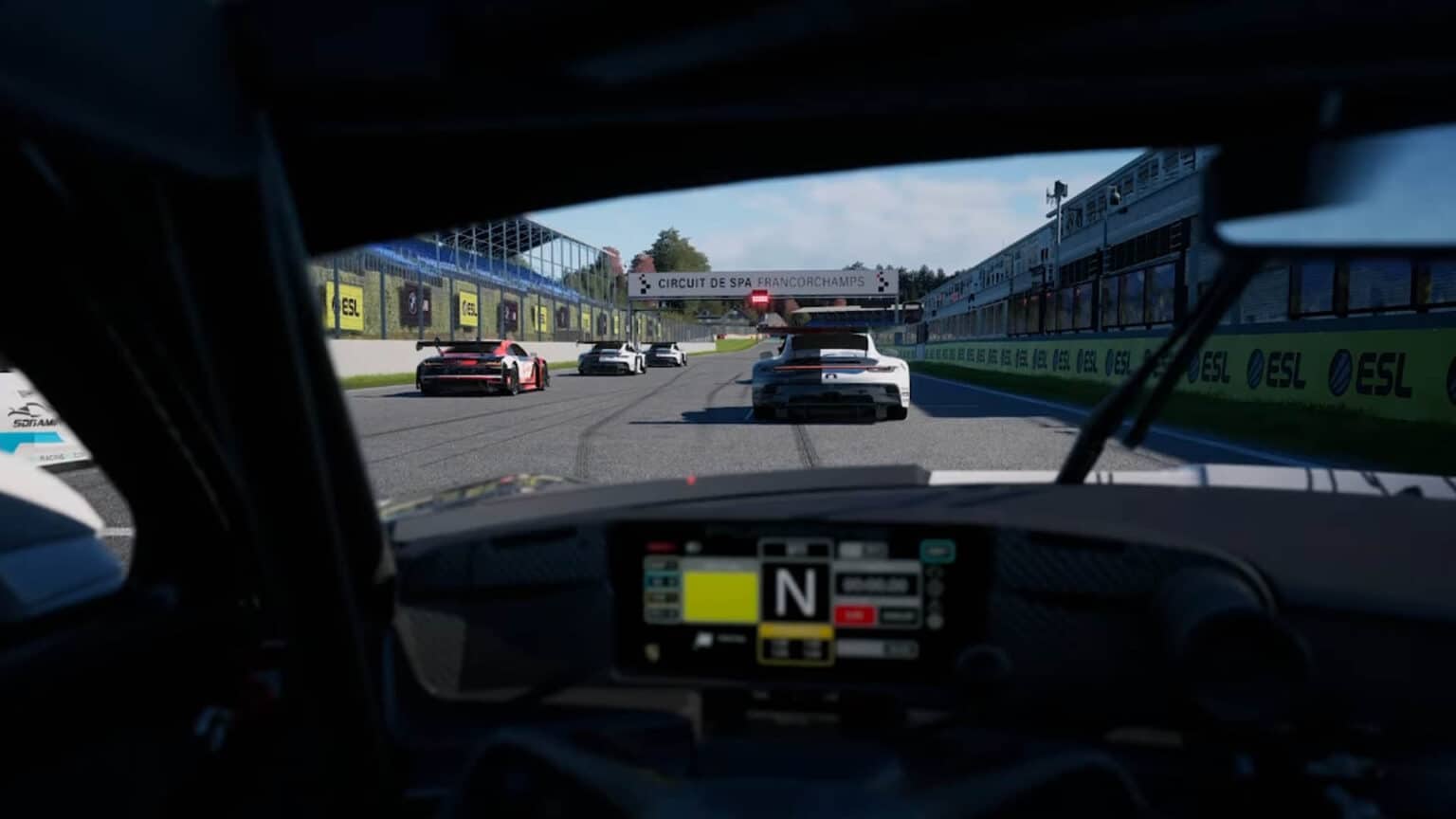 ESL R1: Competitors are able to drive other racing events | Traxion