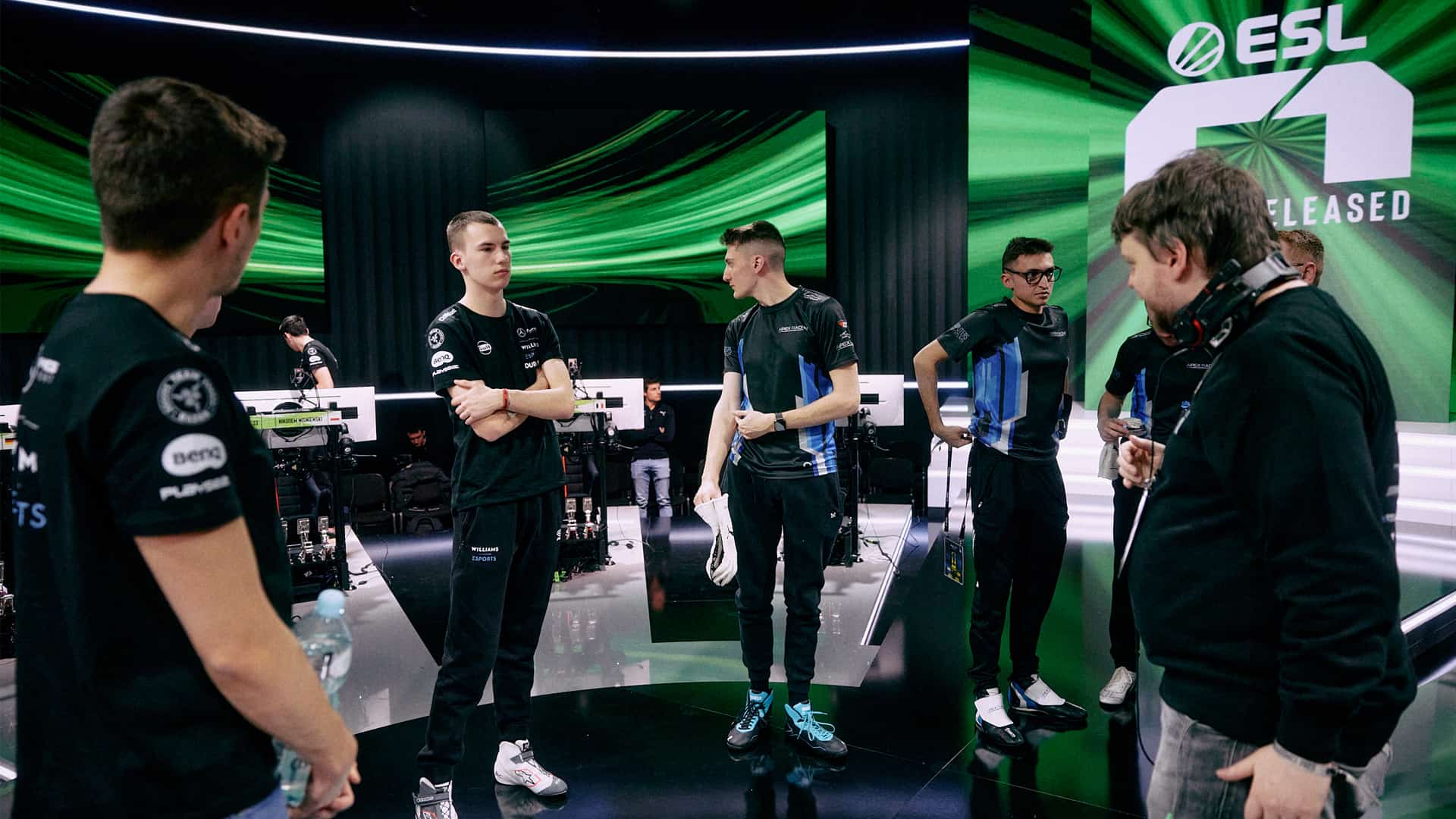 From the cockpit: Dennis Schöniger’s view of the ESL R1 round | Traxion