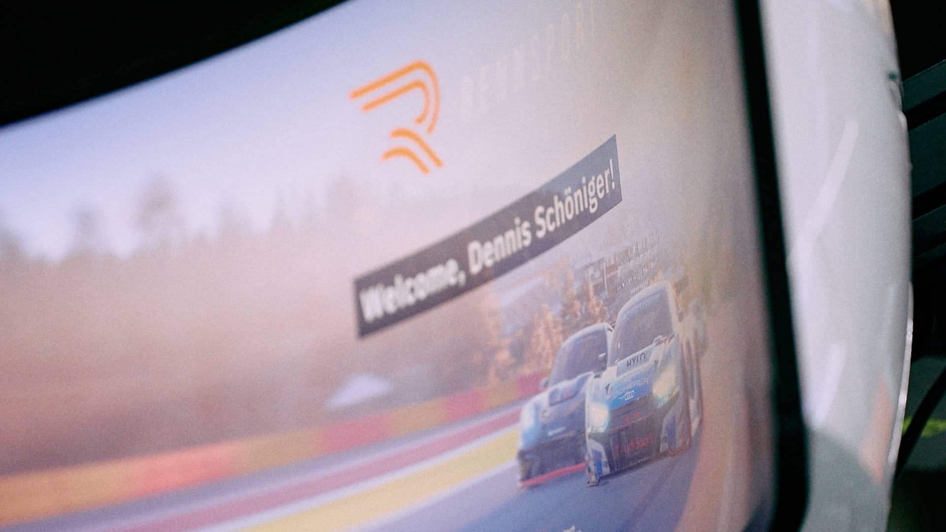 From the cockpit: Dennis Schöniger’s view of the ESL R1 round | Traxion