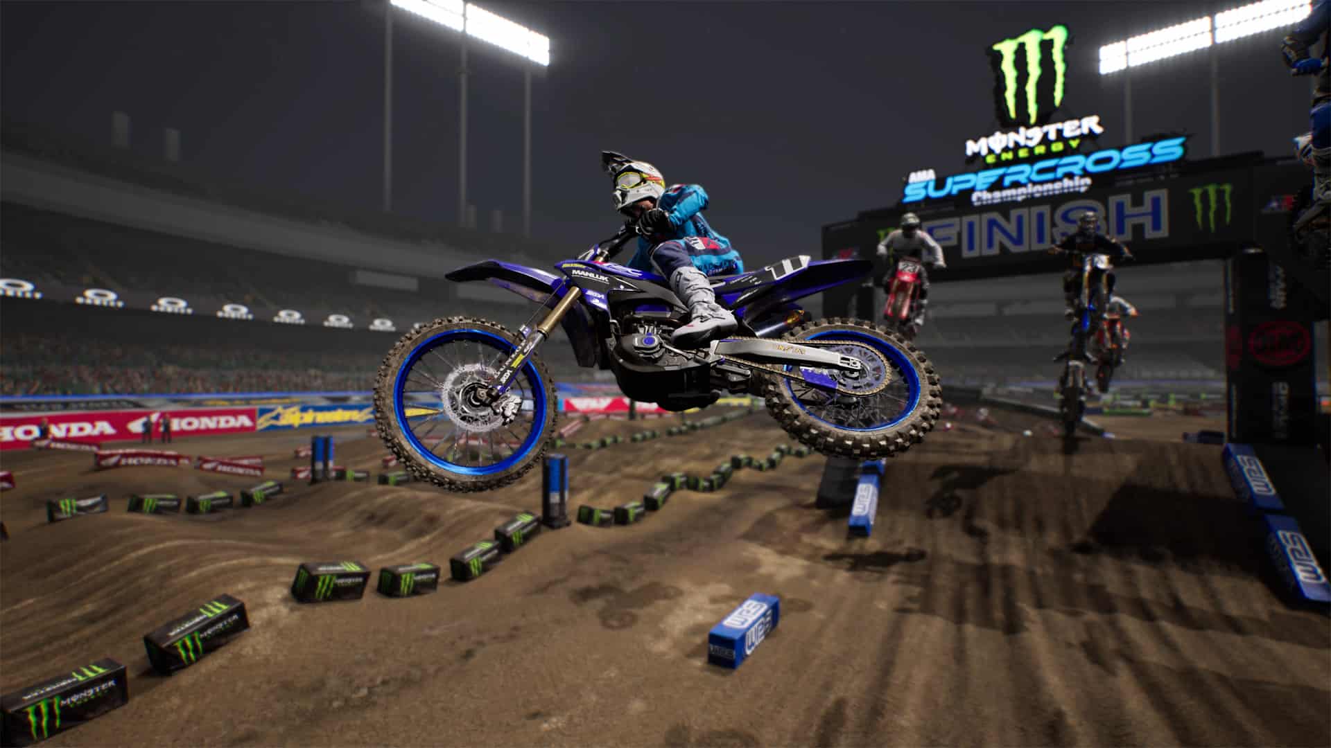 How to scrub and whip in Monster Energy Supercross 6 | Traxion