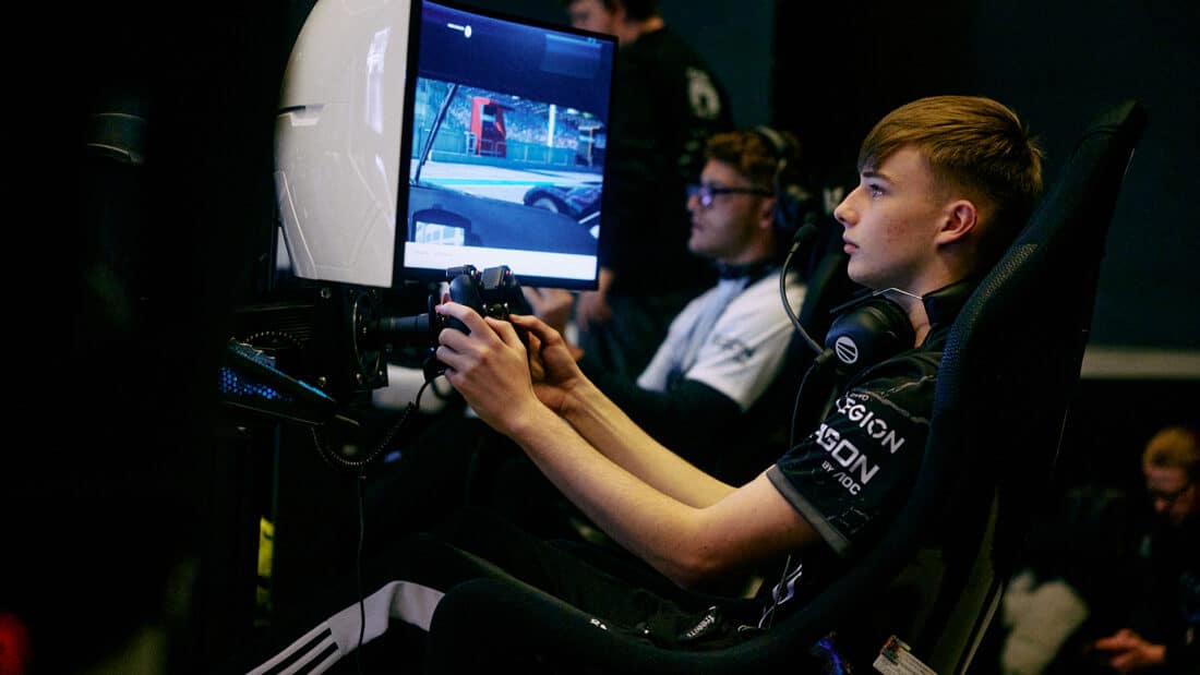 G2 Sim Racing: Adding entertainment to ESL R1 | Traxion