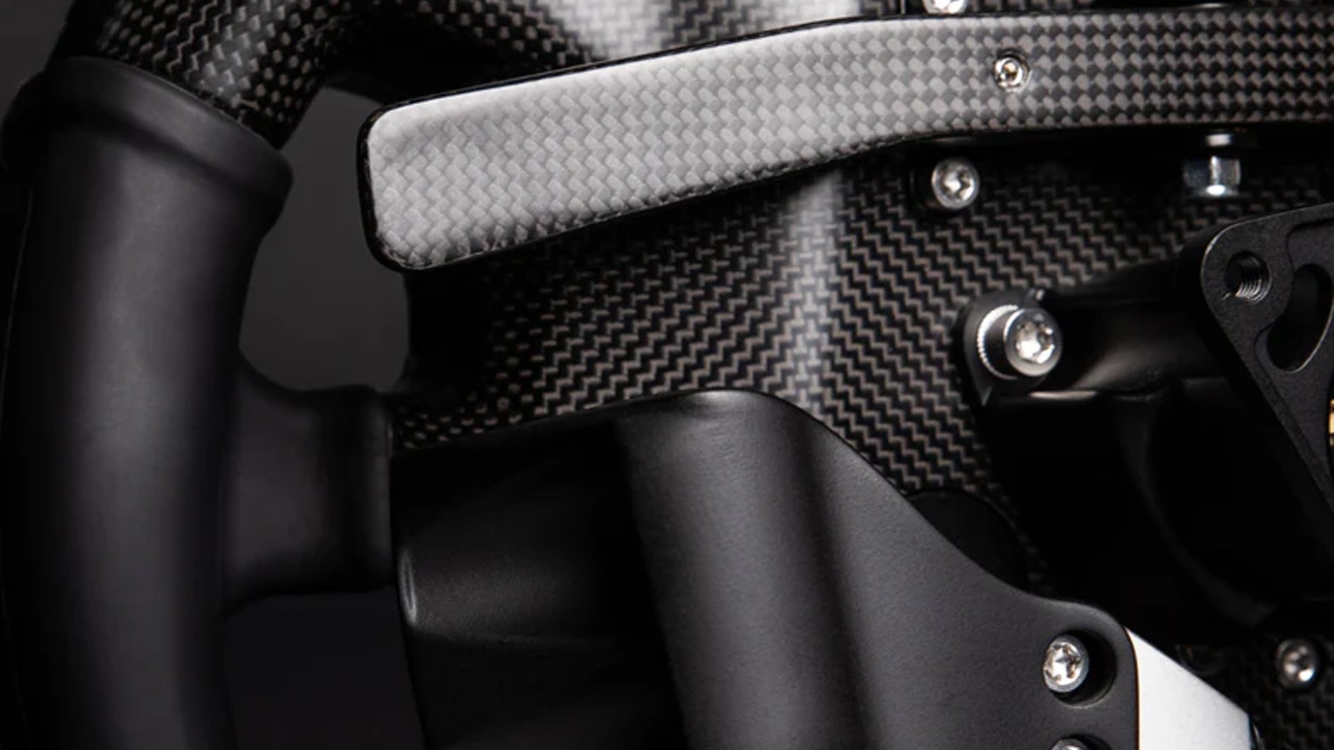 You can now drive at home with Lewis Hamilton’s F1 steering wheel | Traxion